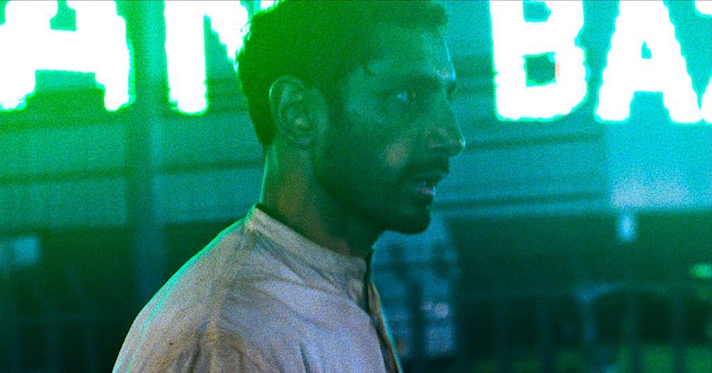 ‘Hamlet’ review: A powerful Riz Ahmed fuels unfussy Shakespeare ...