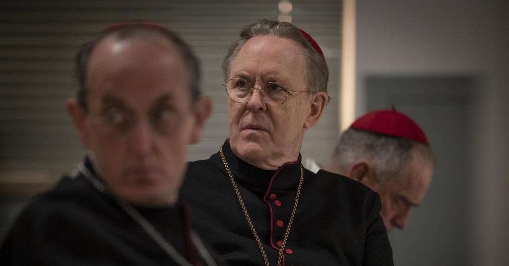 Bespoke jewellery and "a claustrophobic mood": creating the visual look ...