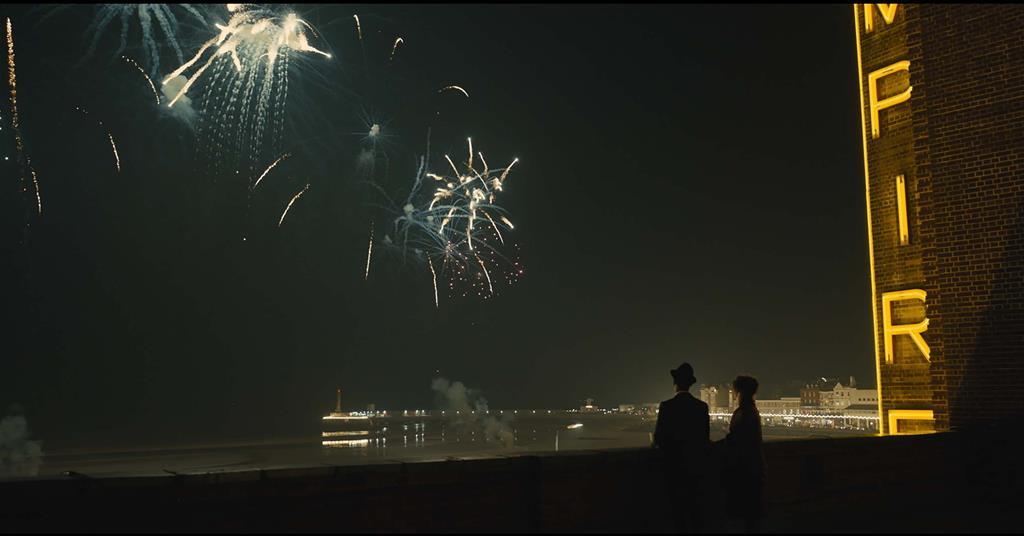 Roger Deakins breaks down four key scenes from ‘Empire Of Light ...