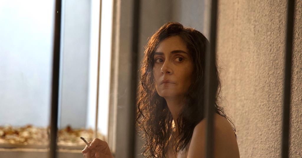 ‘Roya’ review: An imprisoned Iranian teacher struggles to hold herself ...