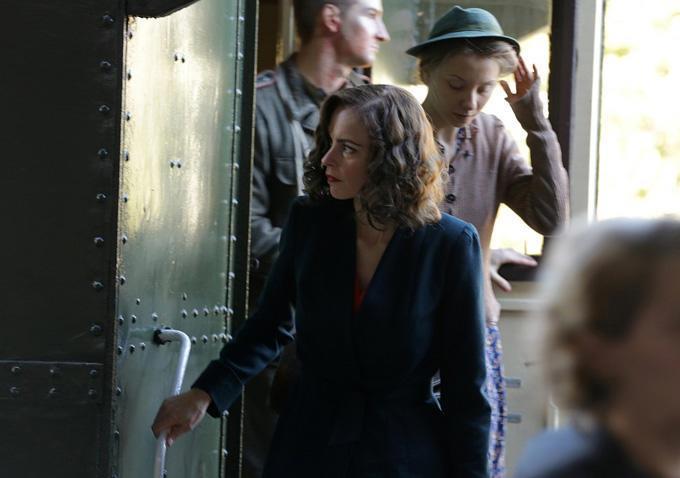 Phoenix | Reviews | Screen