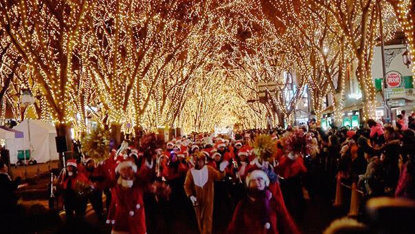 Chasing Santa Claus | Reviews | Screen