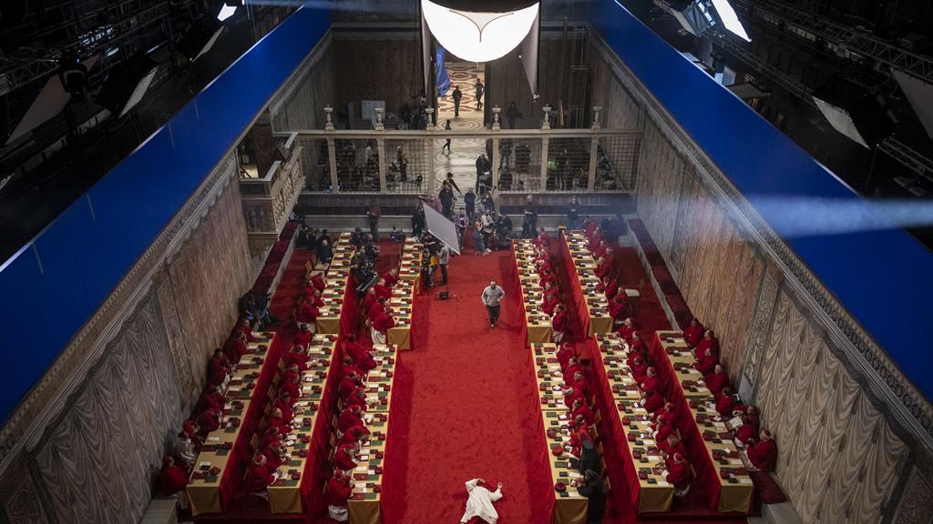 Bespoke jewellery and "a claustrophobic mood": creating the visual look ...