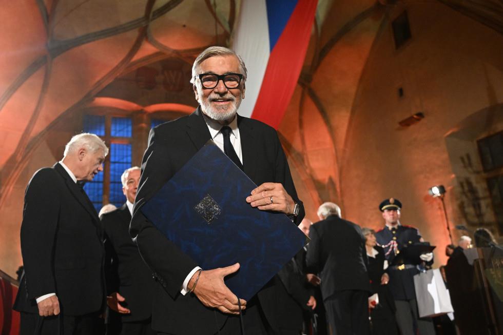 Jiri Bartoska, Czech actor and Karlovy Vary president, dies aged 78 ...