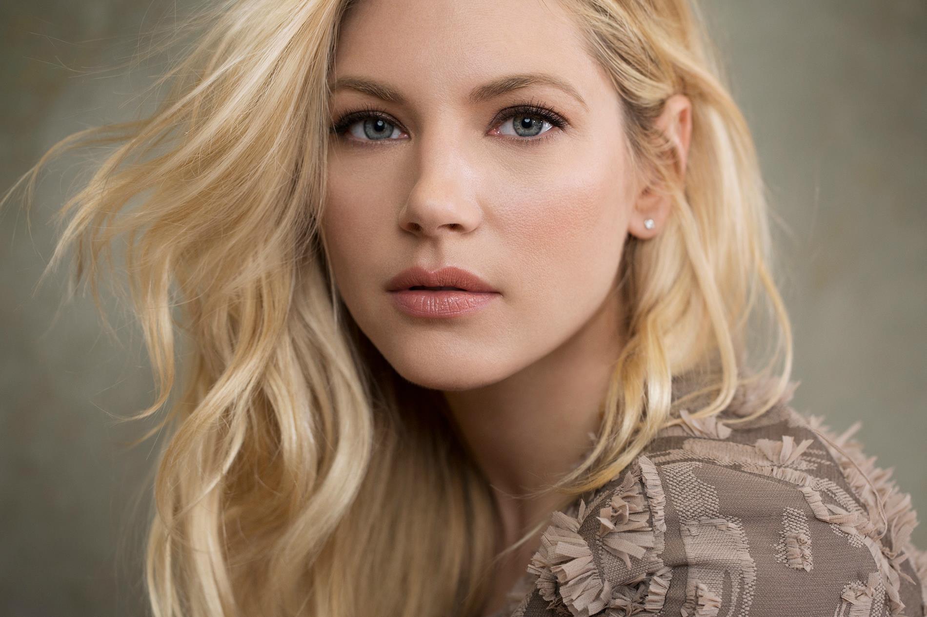 'Vikings' star Katheryn Winnick joins Aaron Eckhart on conspiracy ...