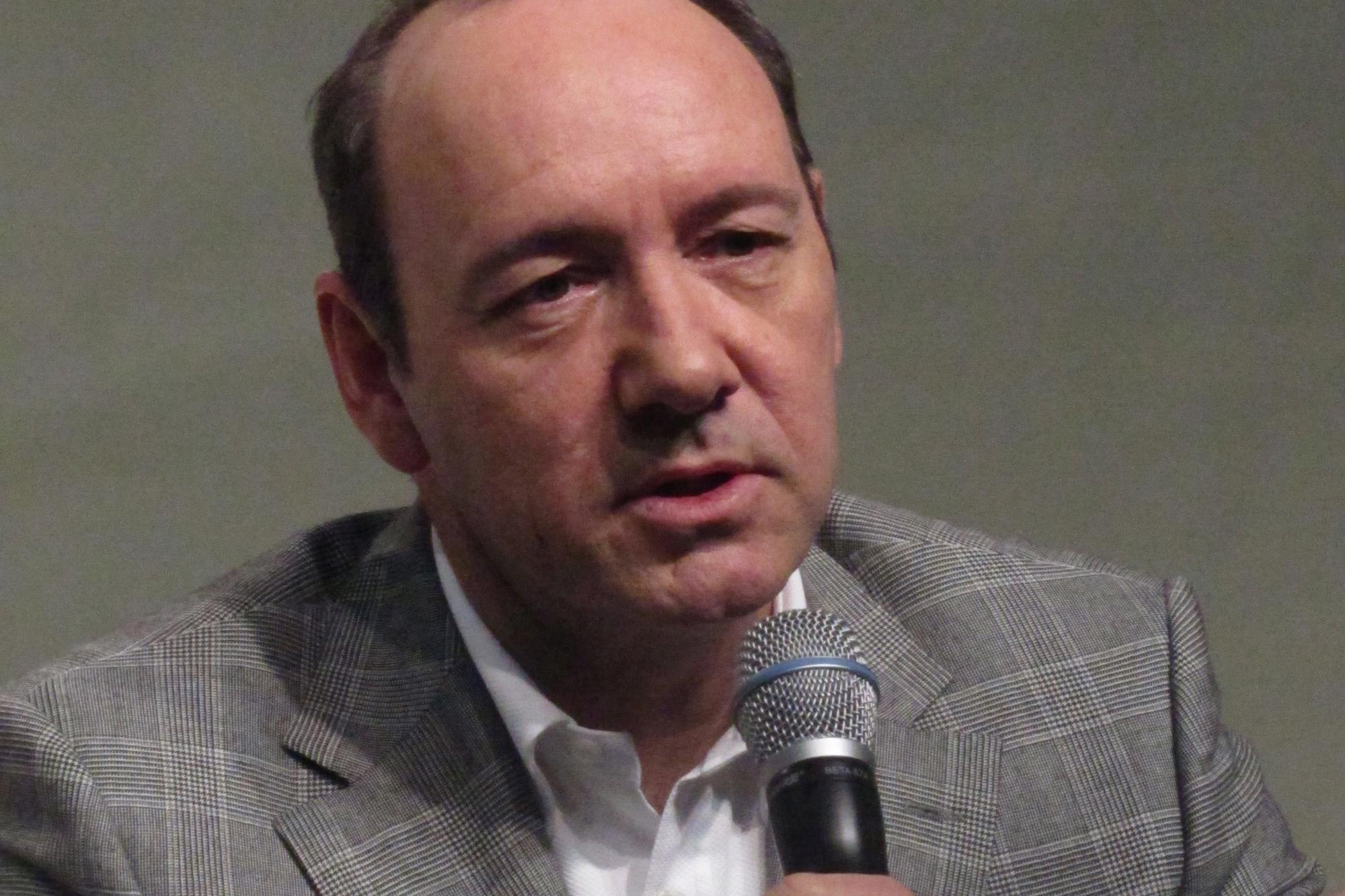 Kevin Spacey 'sorry' over 'sexual advance' on 14-year-old actor | News ...