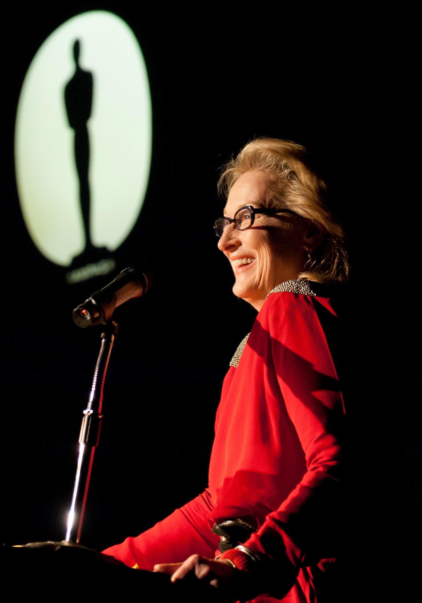 Meryl's wardrobe malfunction and more fun in honour of Vanessa Redgrave ...